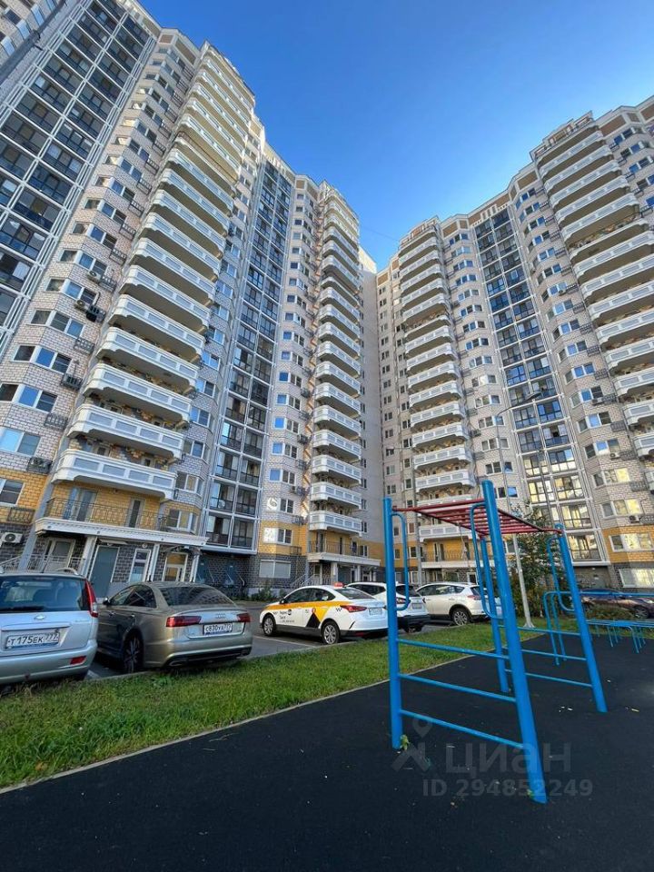 Купить трехкомнатную квартиру 75.8м² Кастанаевская ул., 55к1, Москва ...