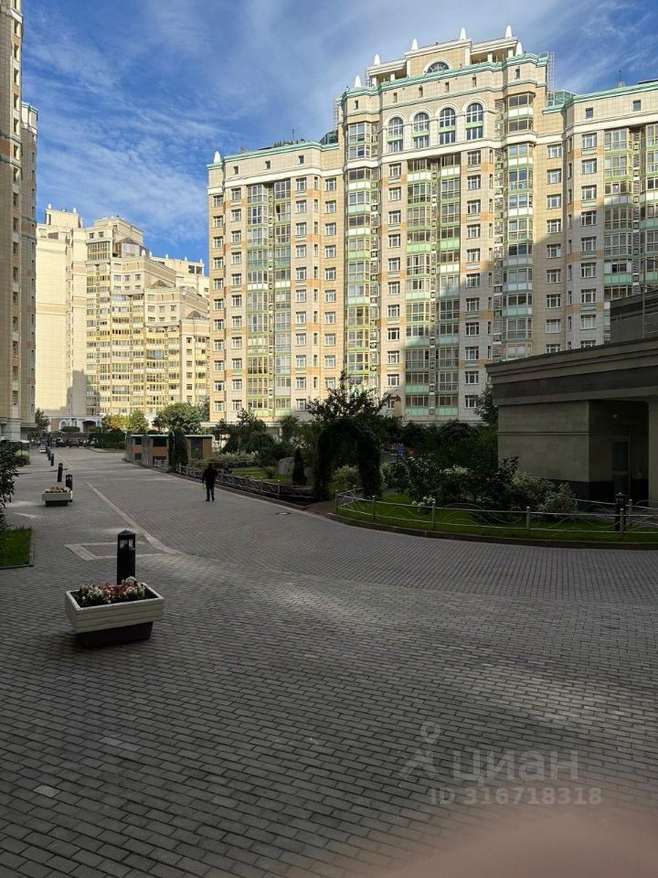 Продаю трехкомнатную квартиру 141м² Ломоносовский просп., 25к5, Москва ...